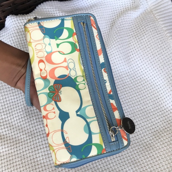 Coach | Bags | Coach Signature Zip Wallet | Poshmark